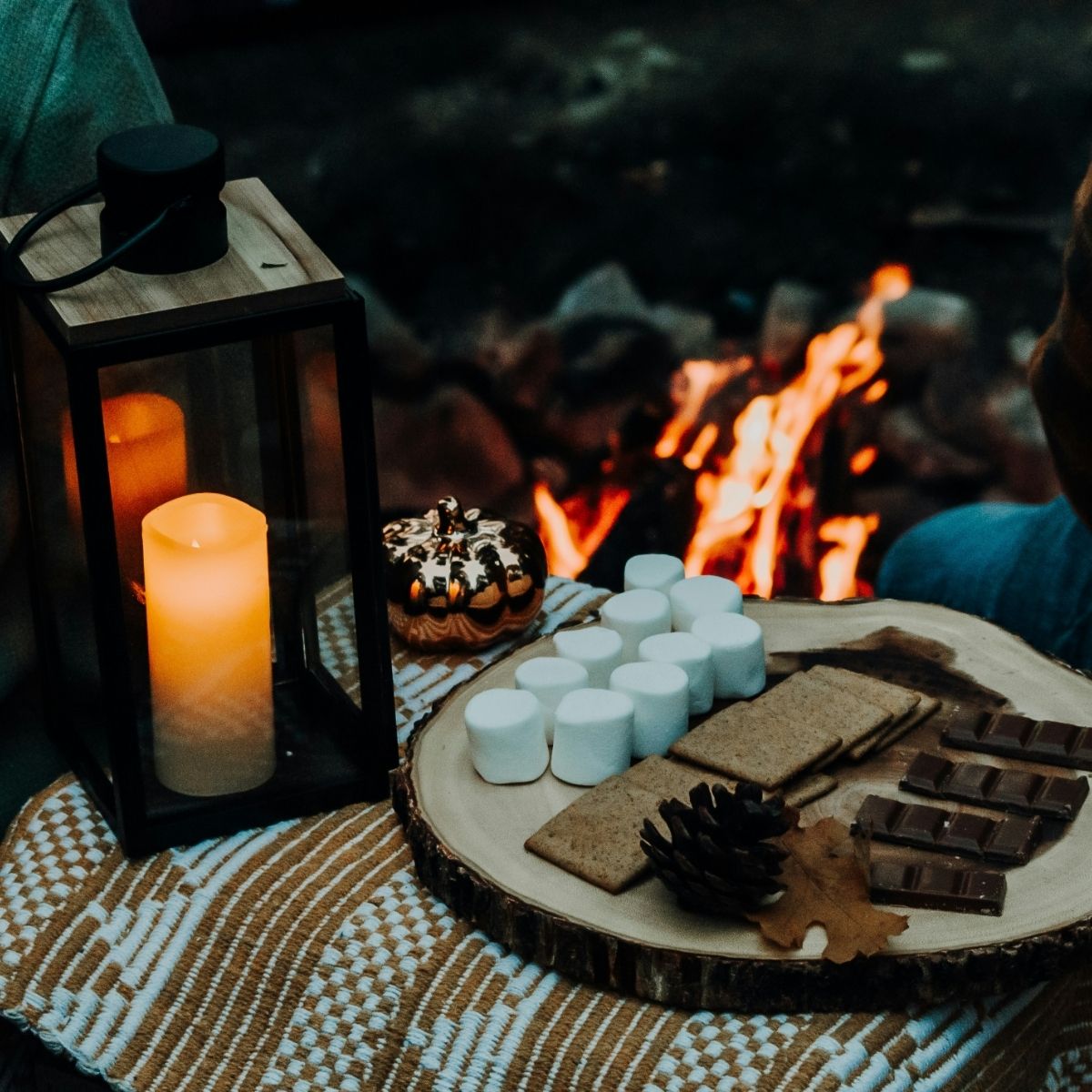 Romantic & Cozy Fall Date Ideas from the Experts